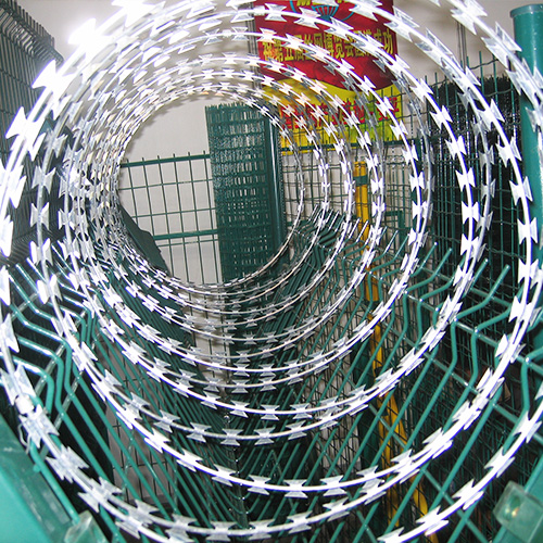 Fil de rasoir pour barrières de sécurité